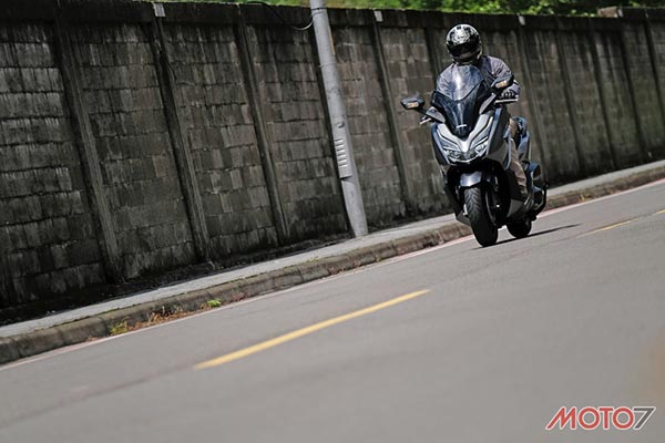 更豪華、更運動：2018 HONDA NSS 300媒體試駕