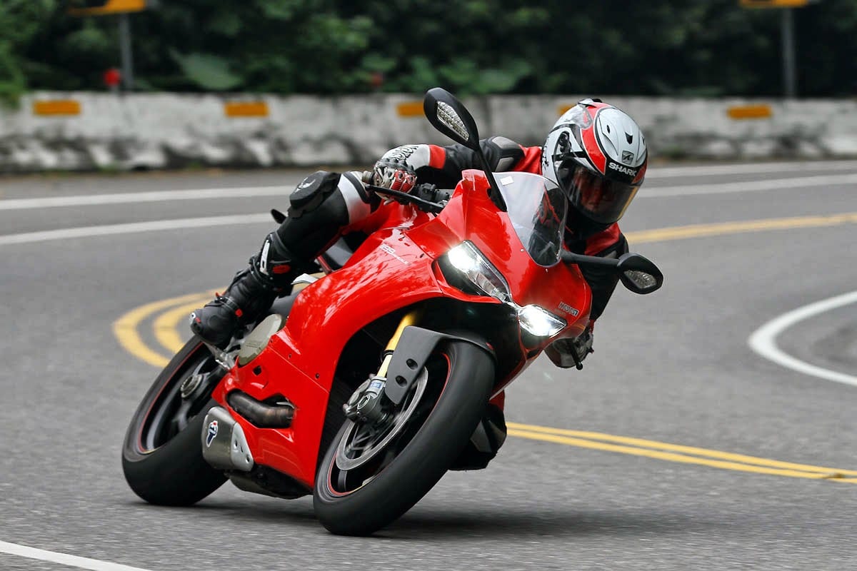 2021 DUCATI Panigale V4S/Streetfighter V4S賽道試駕：植入市售最強V4引擎的仿賽與街車之王！