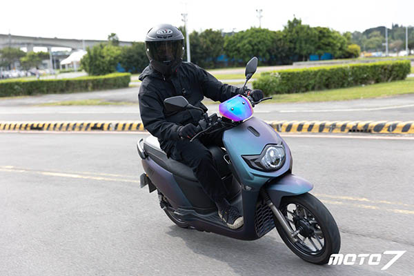 2022 eReady Run新色「魔綠幻紫」實車鑑賞：外觀、性能雙升級，更添運動氛圍！ | 癮車報