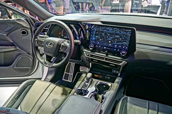 為何要選擇《LEXUS RX500h》？除了性能、還有空間！