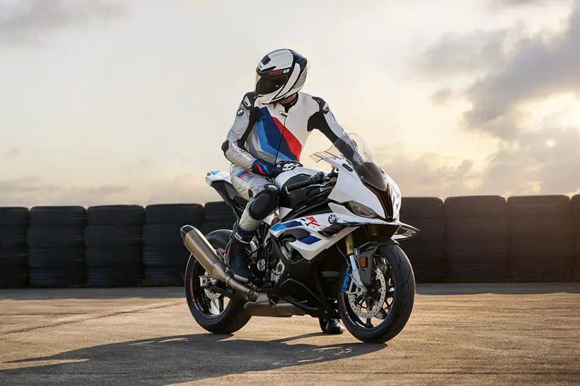 2023 BMW S1000RR小改款發表：動力小幅提升、小翅膀空力套件加身！