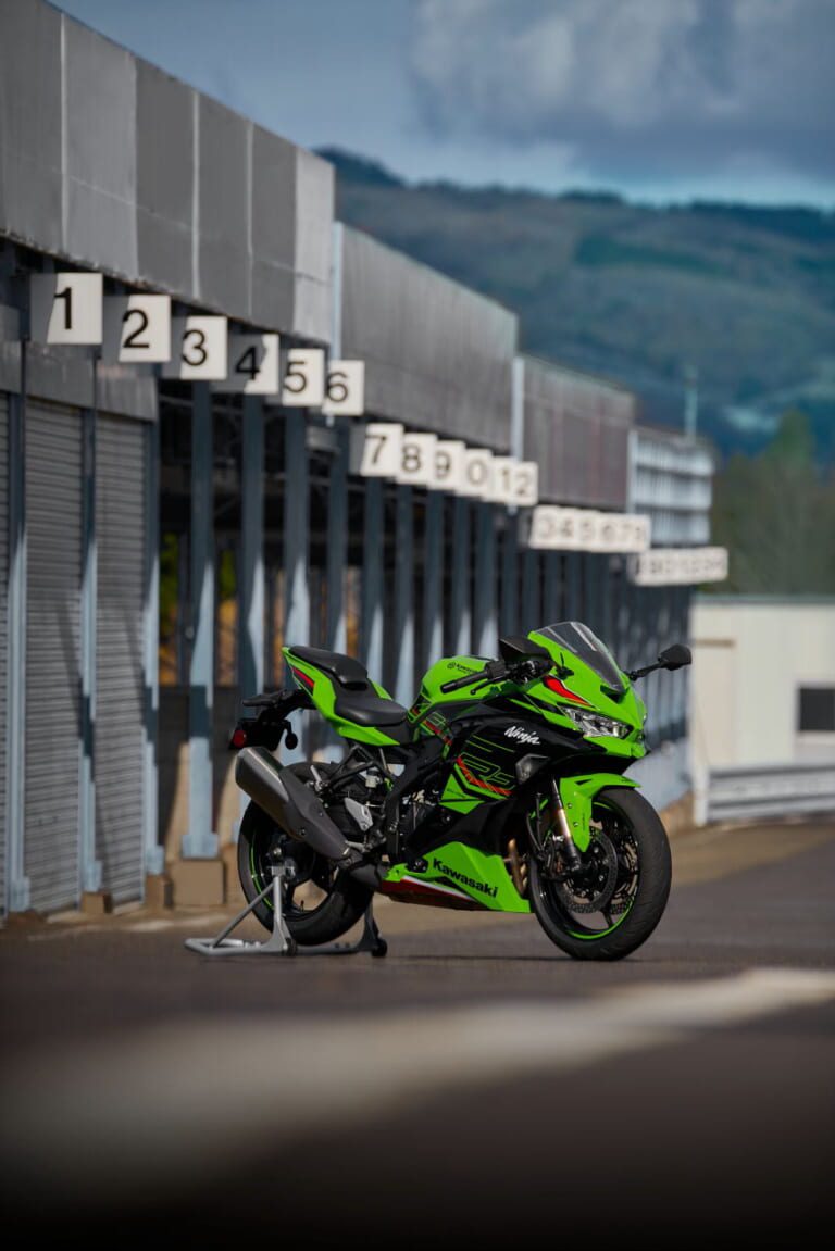2023 KAWASAKI Ninja ZX-4R/SE/RR正式發表：四缸、80匹強勢登場！
