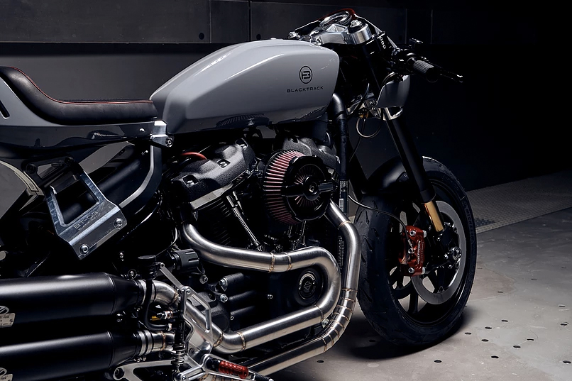 以Fat Bob為基礎的全新機種 Blacktrack Motors BT-03