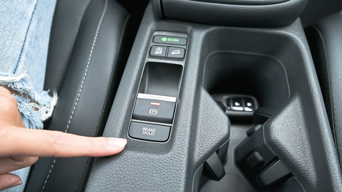 2022 HONDA HR-V大改款試駕，兩版本售價81.9/87.9萬：與前代車室空間、配備差異、輔助駕駛實測