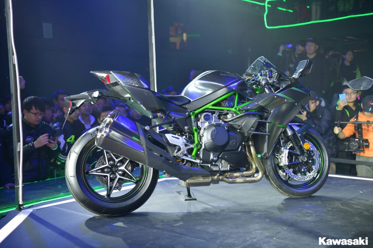 KAWASAKI ZX-10R SE、H2 Carbon 雙車中國上市 年末夜店風狂歡著陸！