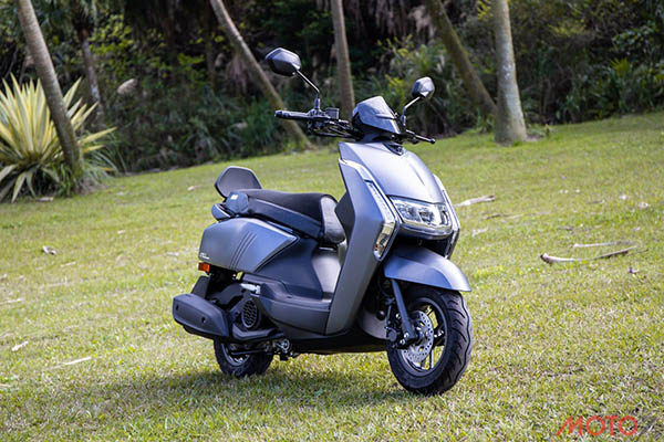 2020 YAMAHA Limi 125 試乘：輕巧好上手，女孩駕馭不費力 | 癮車報