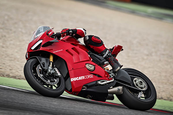 Desmosedici之魂！動力、輕量、大翅膀：2019 DUCATI Panigale V4R