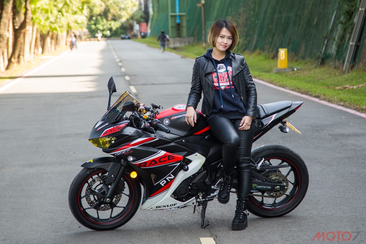 femalerider-R3-0204-29