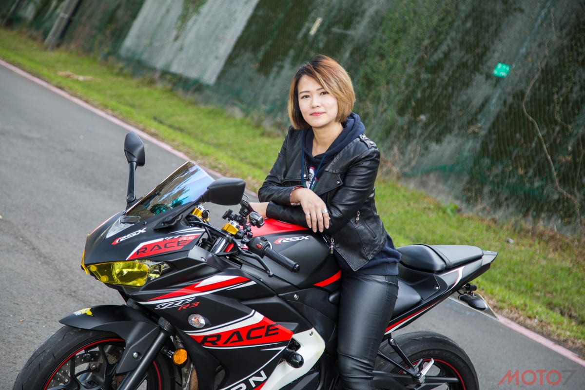 femalerider-R3-0204-40