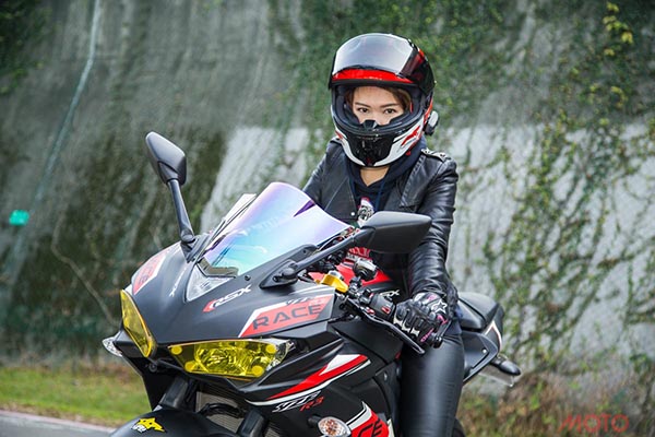 femalerider-R3-0204-48