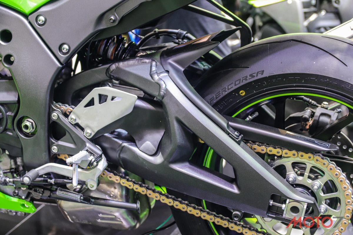 2021 KAWASAKI Ninja ZX-10RR實車鑑賞：空力加持的翠綠上忍 | 癮車報