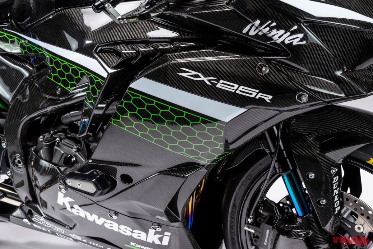 KAWASAKI「ZX-25R」賽道特化版，解析四缸碳纖黑武士！
